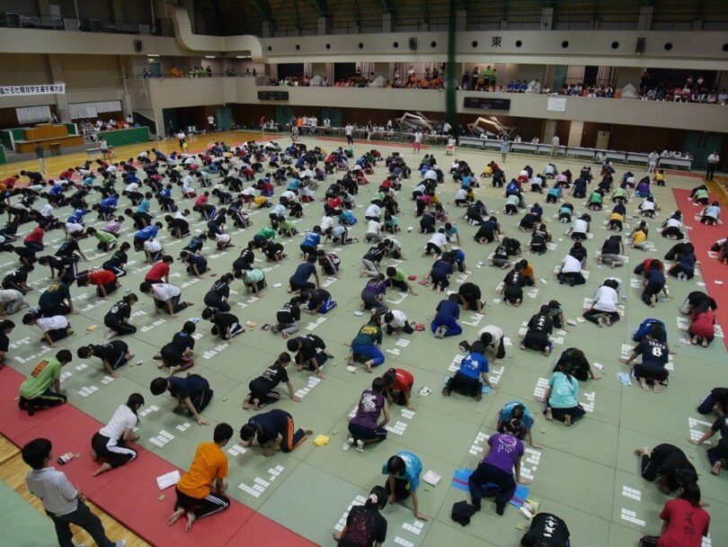 karuta (Playing cards) are playing cards bearing pictures and writing